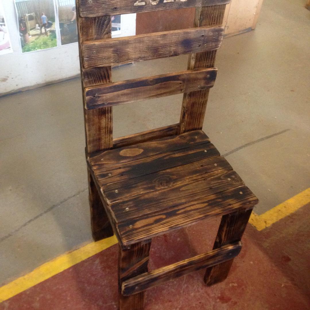 +30 Maneras geniales para sillas de palets - Pallets Decor